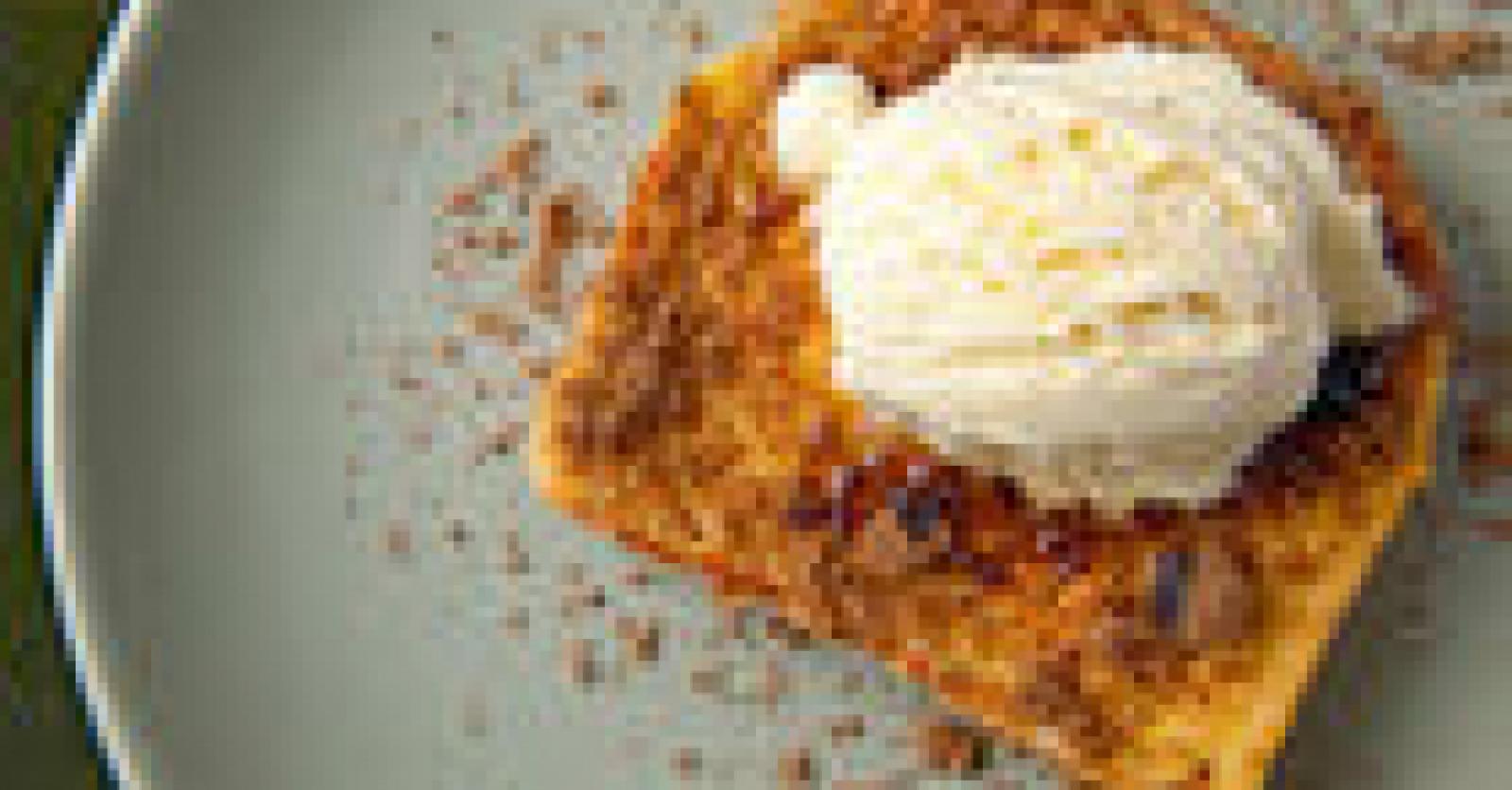 Verloren brood met donkere kandijsuiker en vanille-ijs