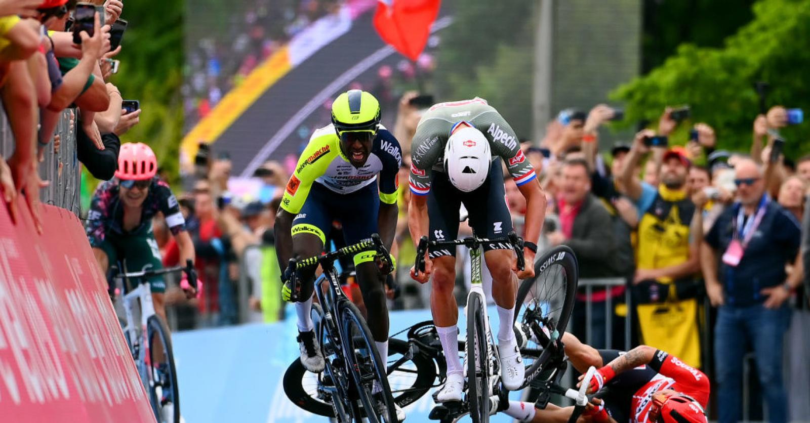 Giro 2022: Mathieu van der Poel premier maillot rose devance Biniam Girmay