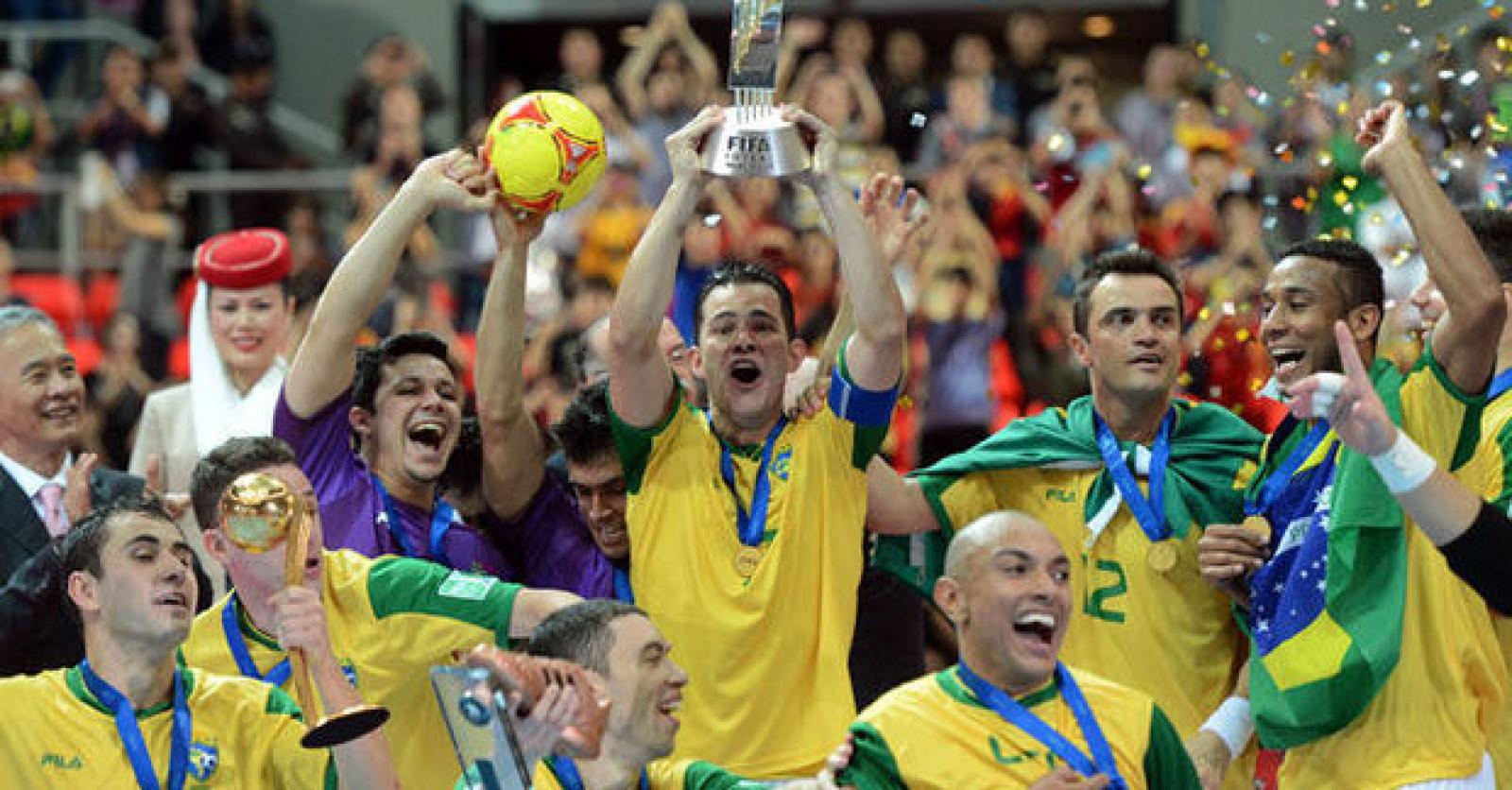 Mondial de foot en salle : le Brésil remporte le titre sur le fil face ...