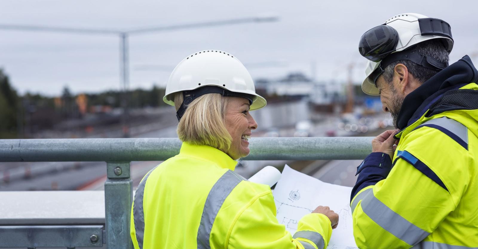 Loonkloof tussen man en vrouw krimpt, maar grote verschillen tussen ...