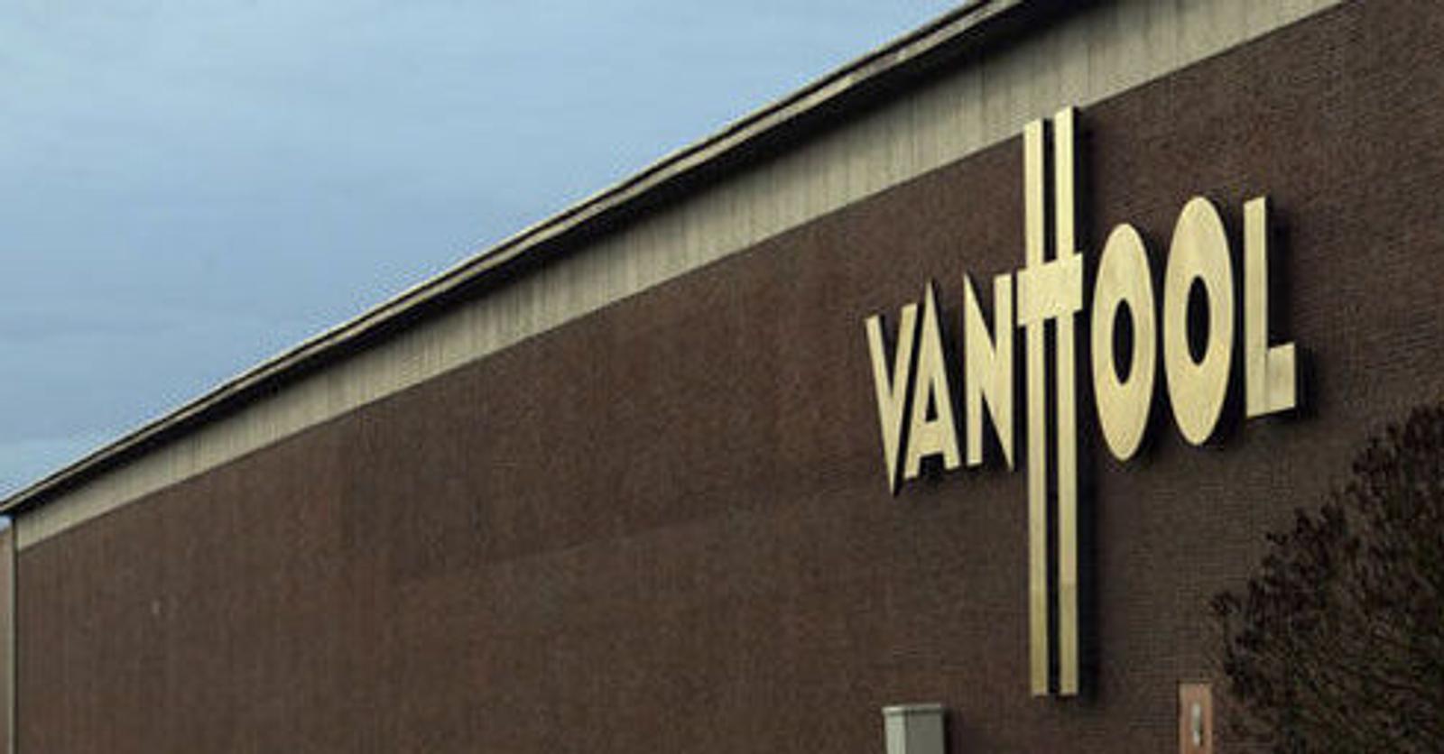 Van Hool opent vestiging van 25 miljoen euro in Skopje - Trends.be