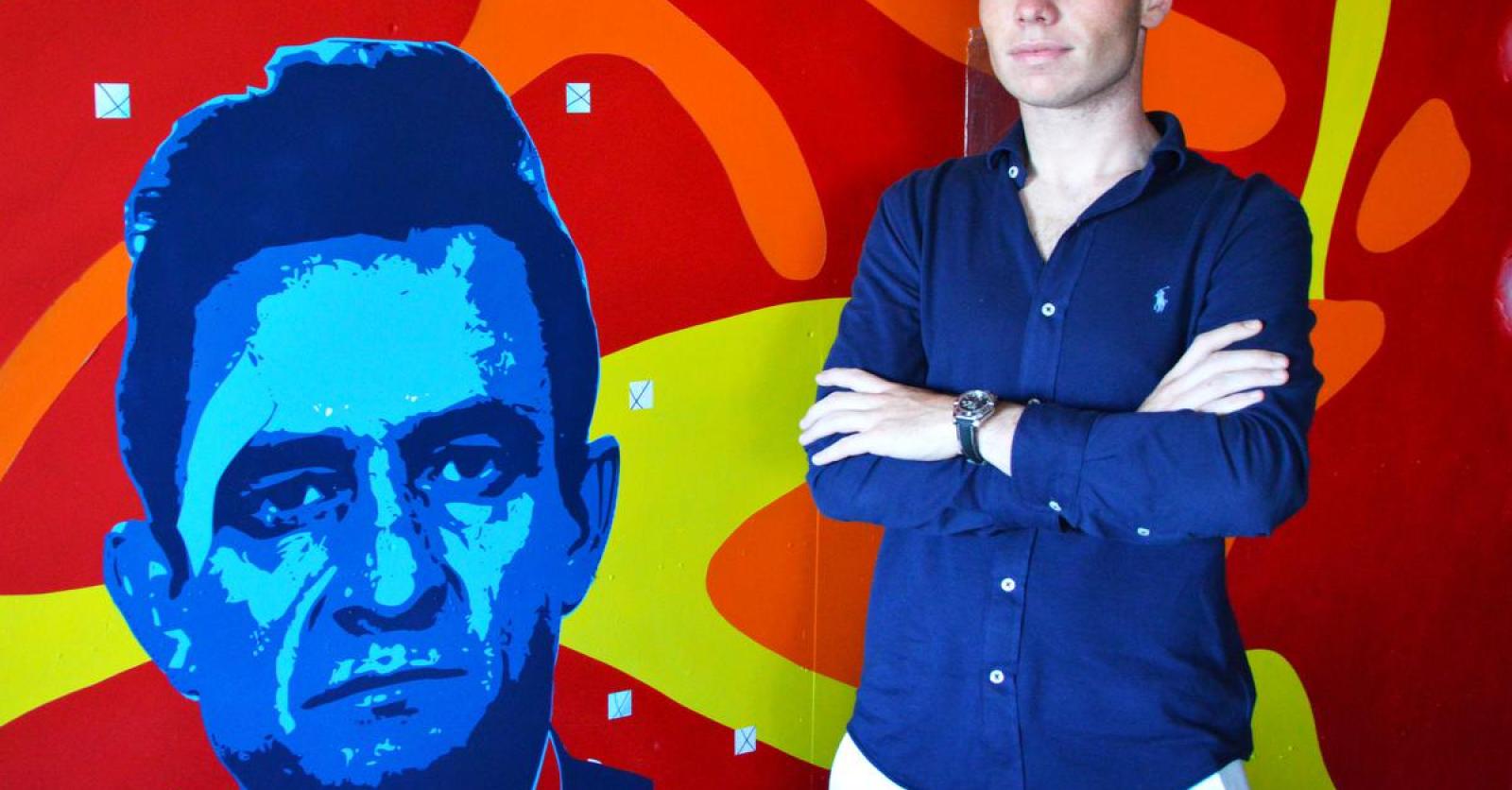 Kian gaat op zijn 22ste dancing runnen onder King Beach in Blankenberge ...