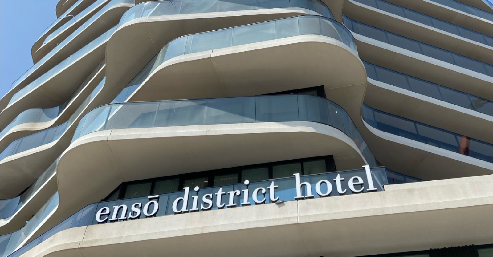 Tine (35) en Tim (35) openen Enso District Hotel in Knokke-Heist: “Plek gecreëerd waar we zélf ...