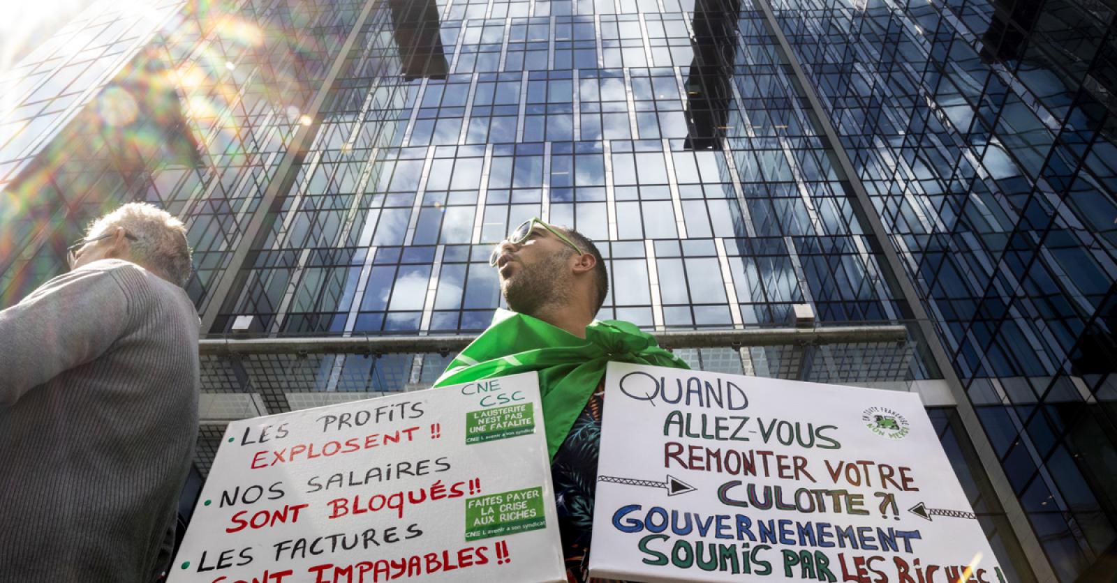 Les militants de Code Rouge qui occupent le site d'Engie à Flémalle ...