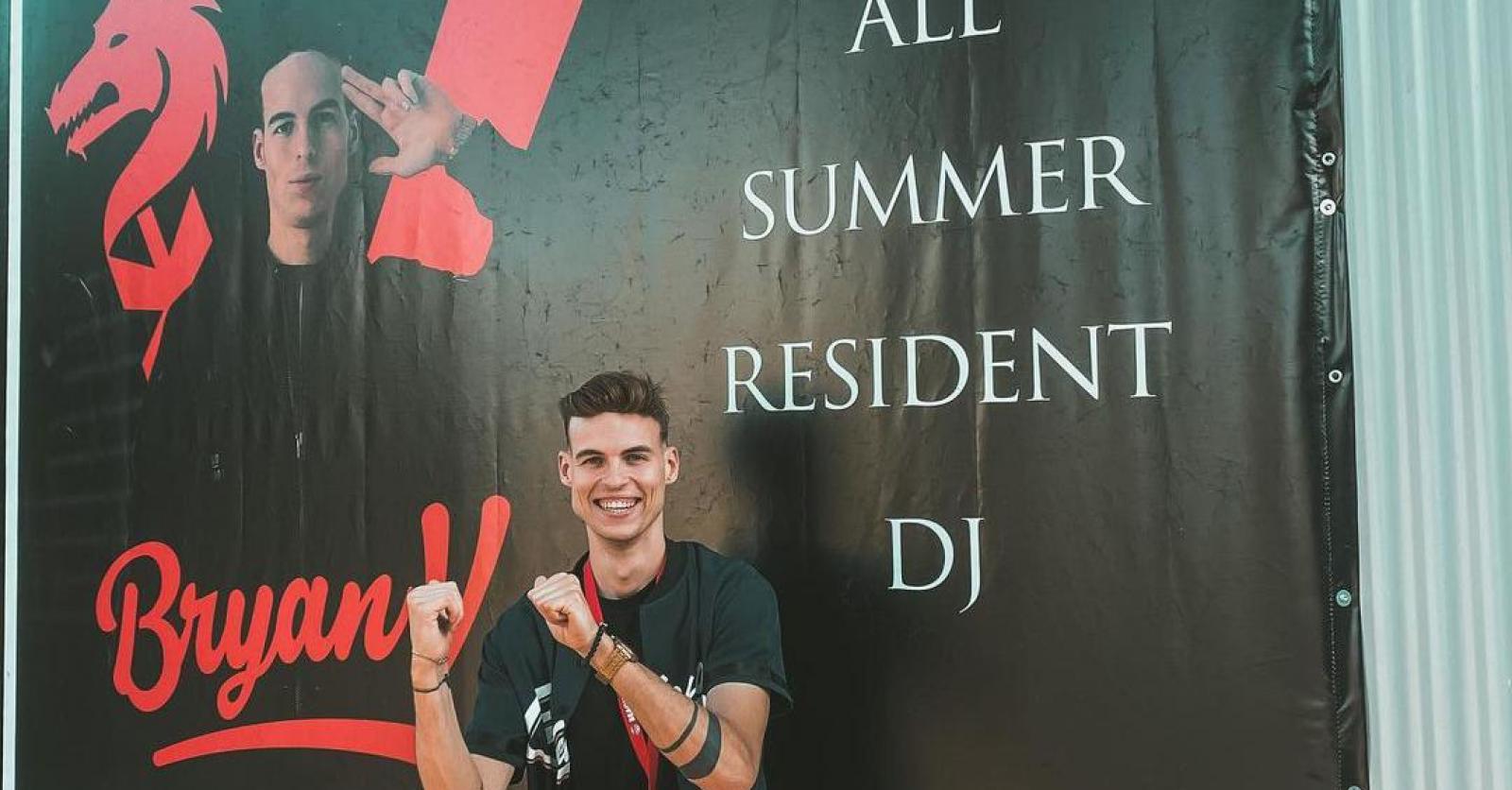 Bulgaarse topdiscotheek gaat een hele zomer lang plat voor DJ Bryan V uit Roeselare: “Het dak ...