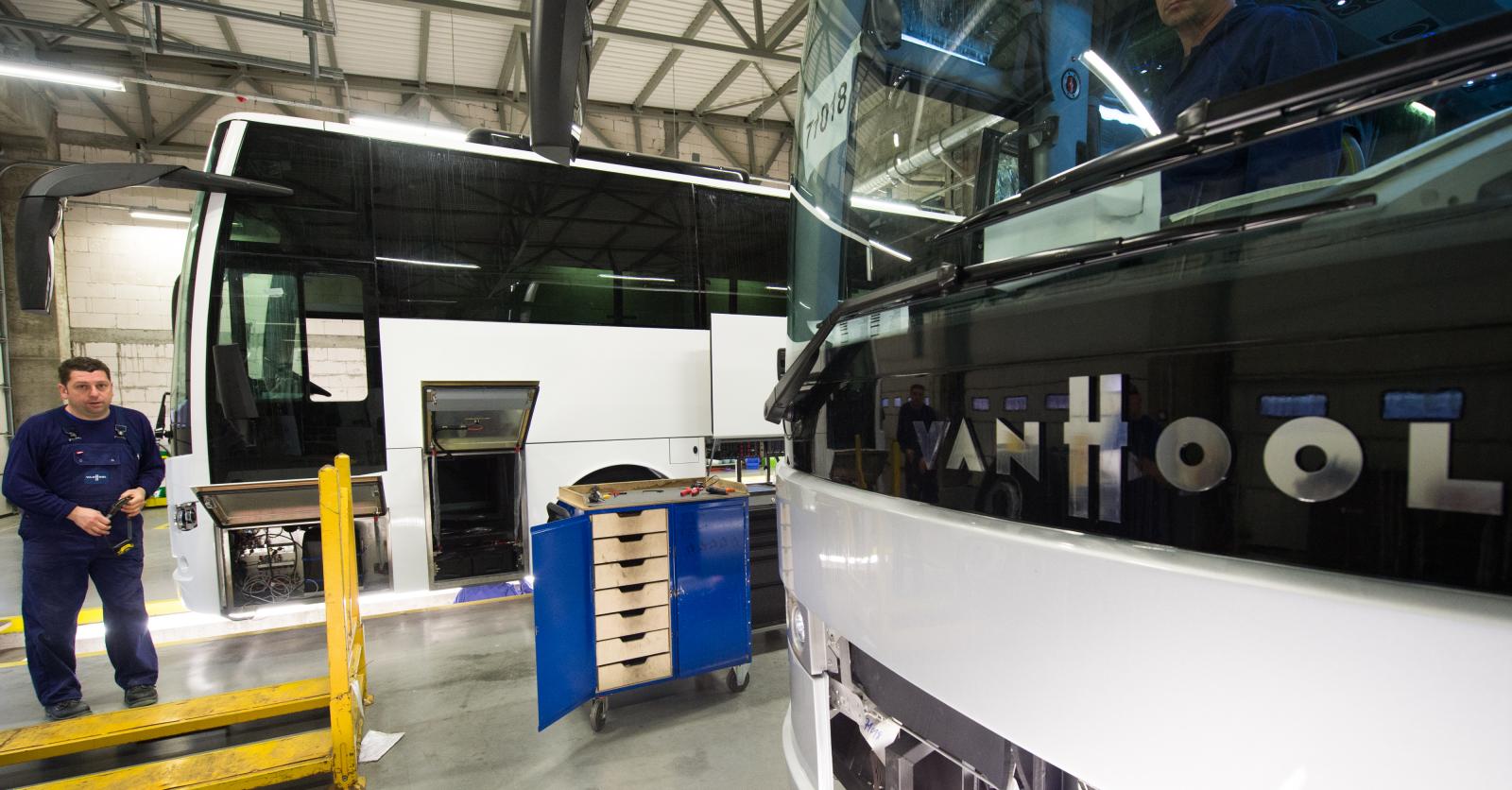 Voertuigenbouwer Van Hool wordt steeds minder Belgisch - Trends