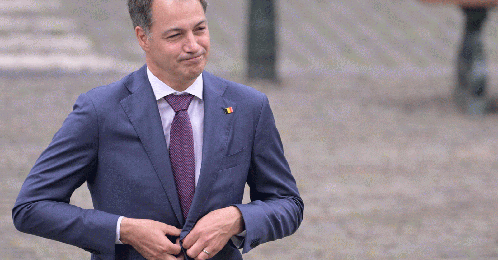 'Beste Belgen': De Croo bombardeert Vlaamse pers met publireportage