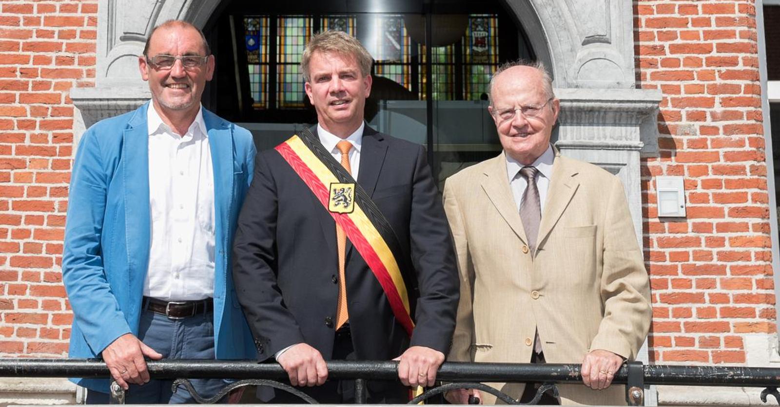 Oud-burgemeester van Oostkamp Ward Demuyt (88) overleden: “Een sociaal ...
