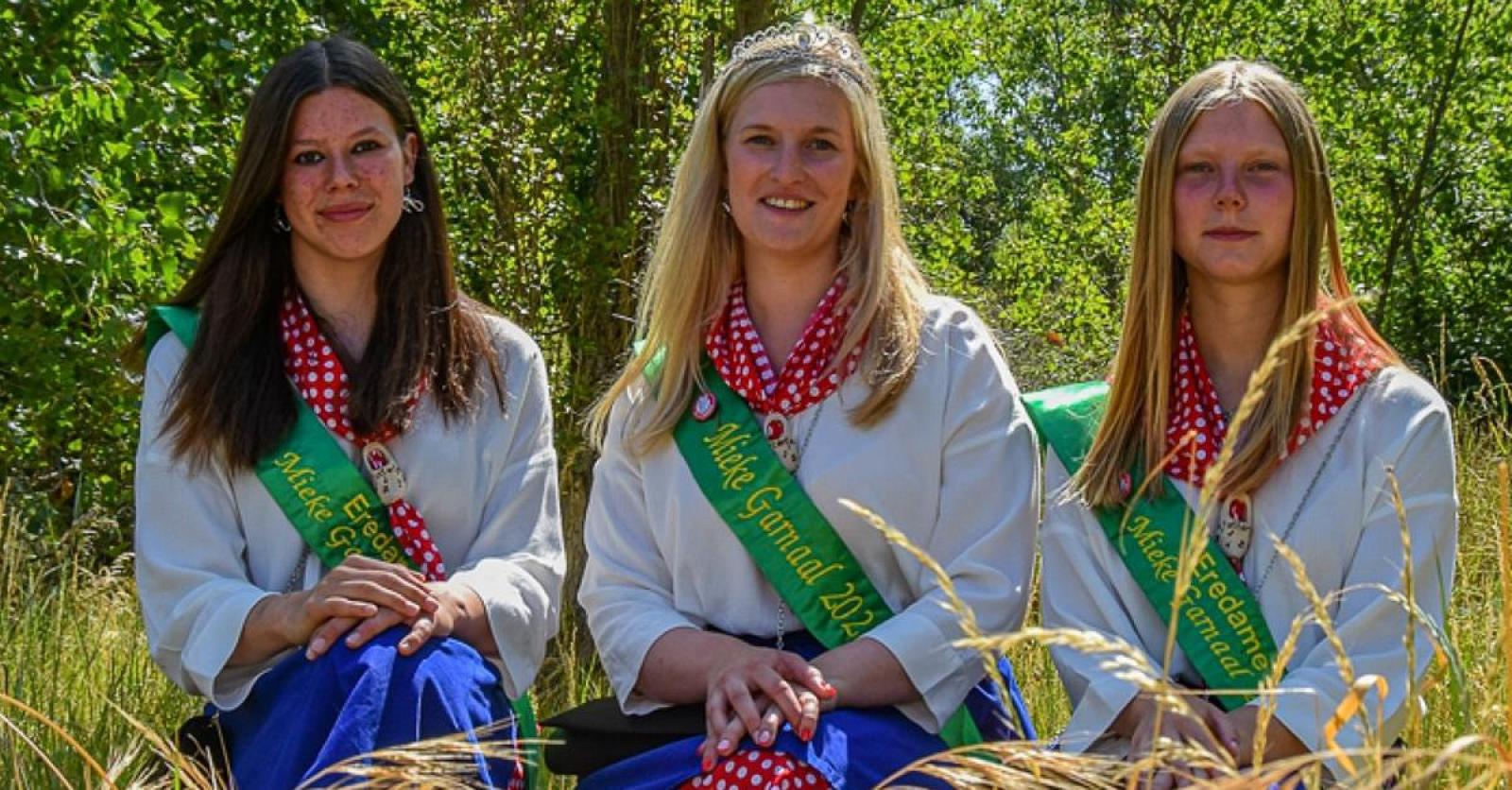Nieuwe Mieke Garnaal en haar twee eredames officieel aangesteld: “We ...