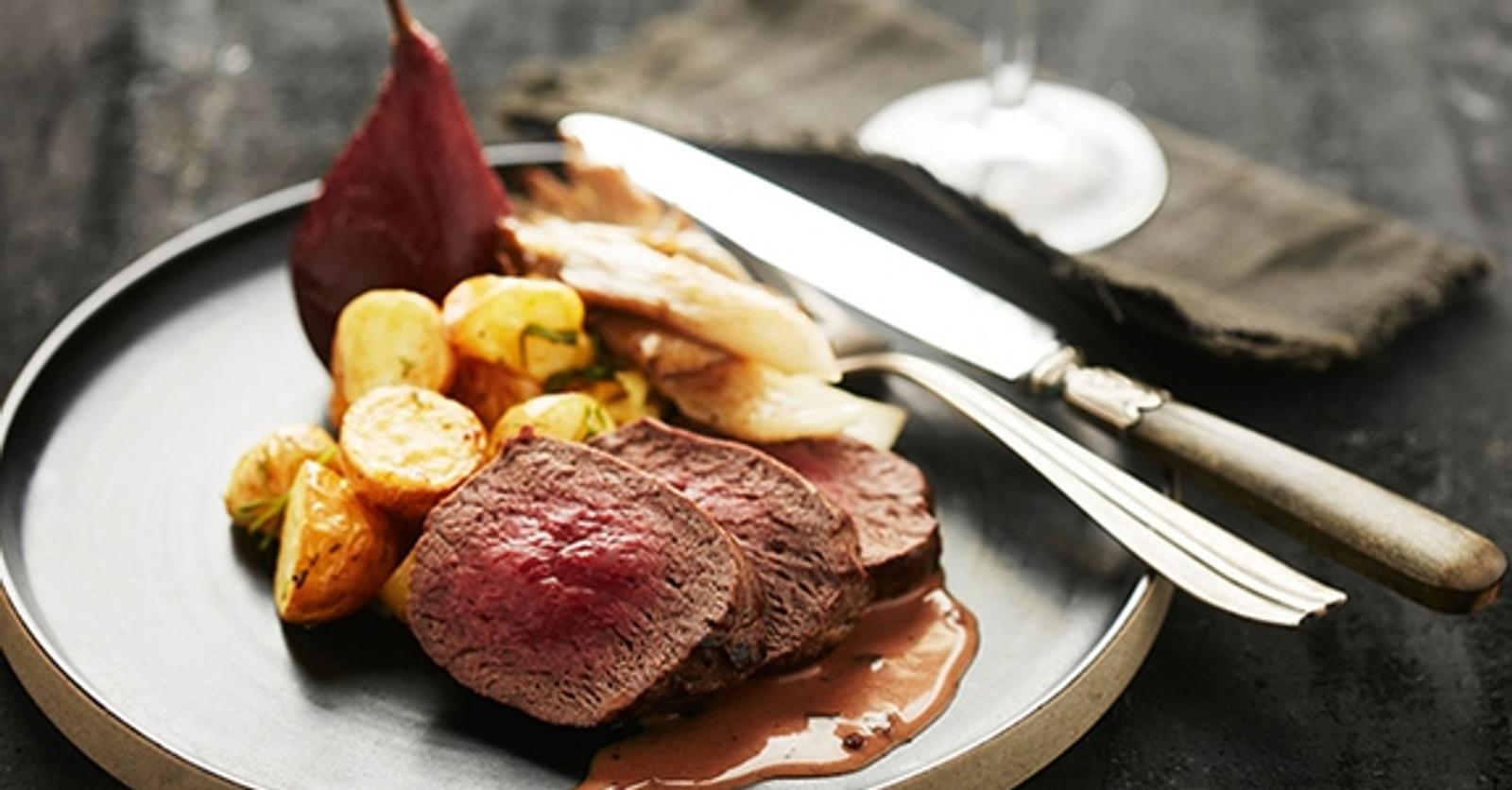 Recept: hertenkalf met rozemarijnaardappelen en oesterzwammen