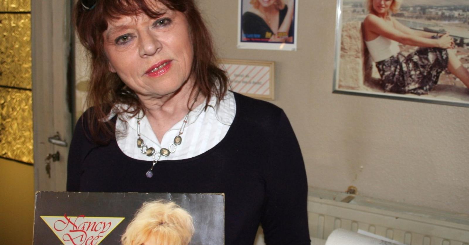 Zangeres Nancy Dee was vijf keer getrouwd (met een man): "Maar ...