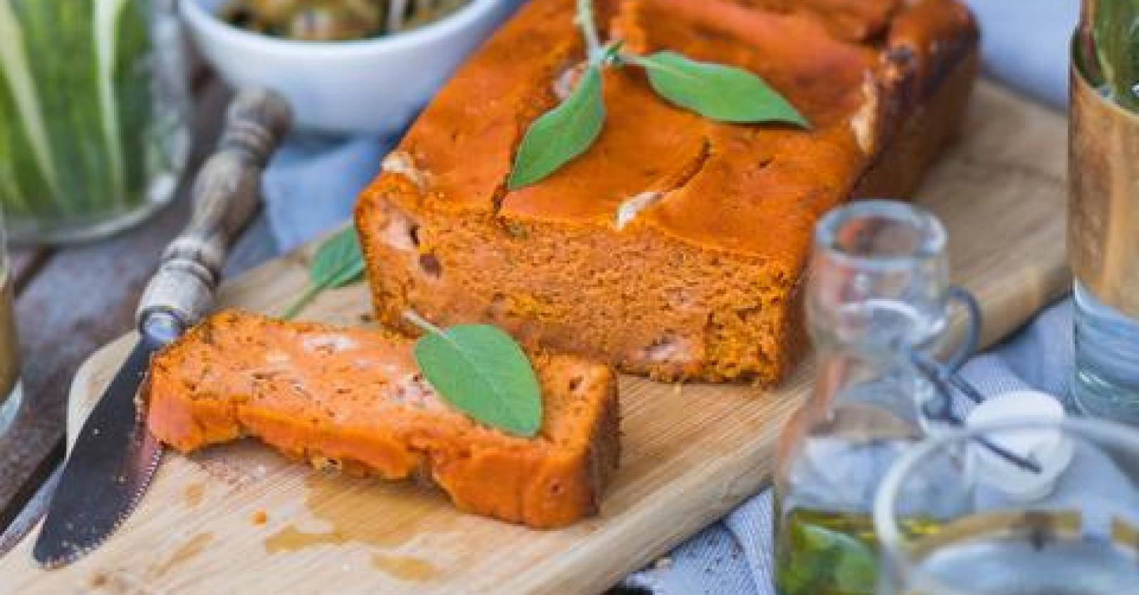 Zondagse kost: apero-cake met tomaat en mozzarella