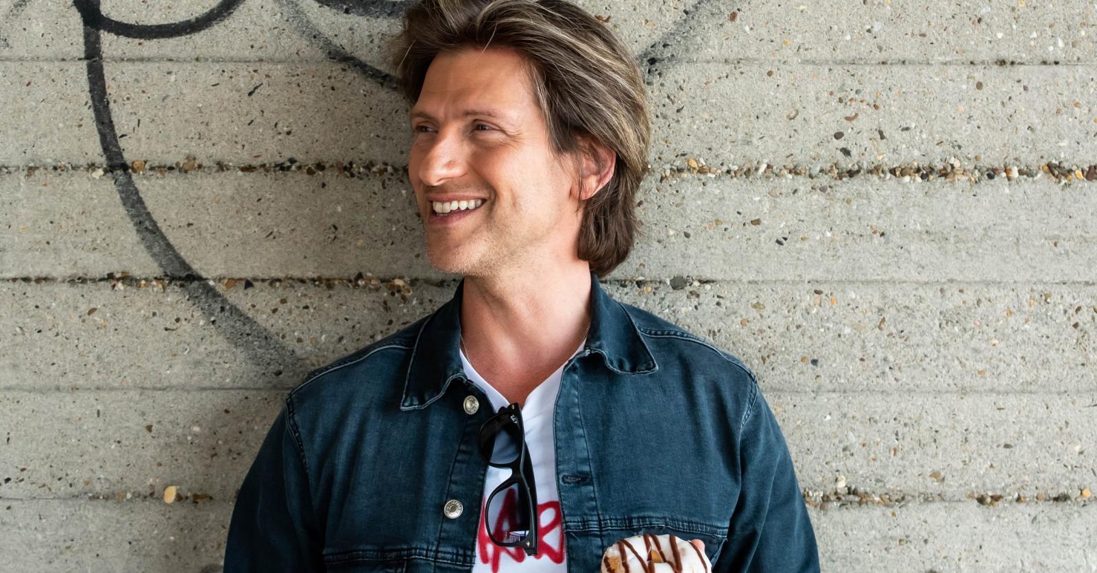 Ontbijtbabbel met singer-songwriter Gene Thomas: “Ik heb me nog geen ...