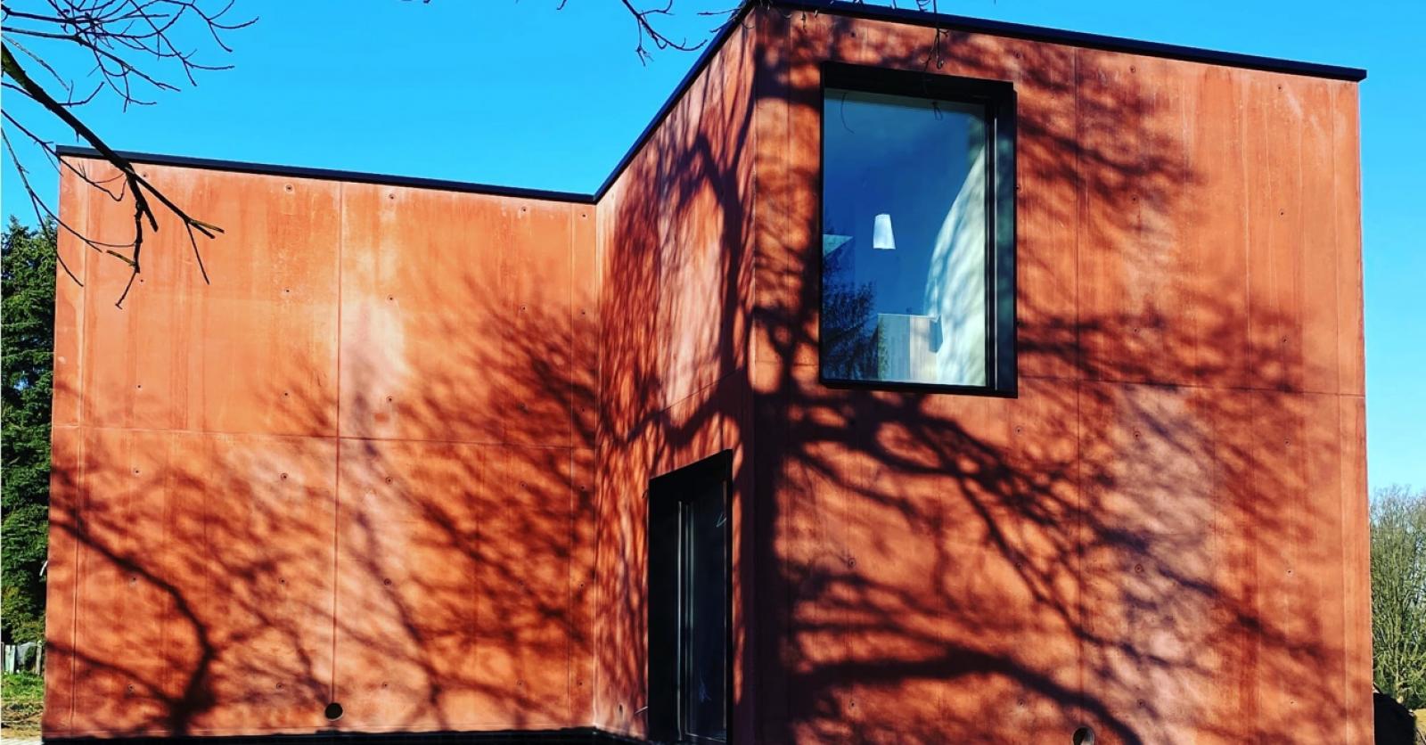 Binnenkijken in een groot, rood kruis: "Houtskelet in betonnen omhulsel"