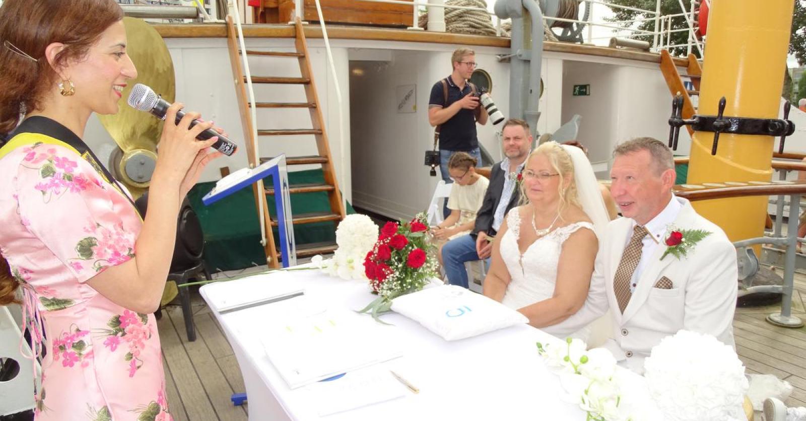 Petra en Danny stappen als eerste koppel in het huwelijksbootje op zeilschip Mercator: “We ...
