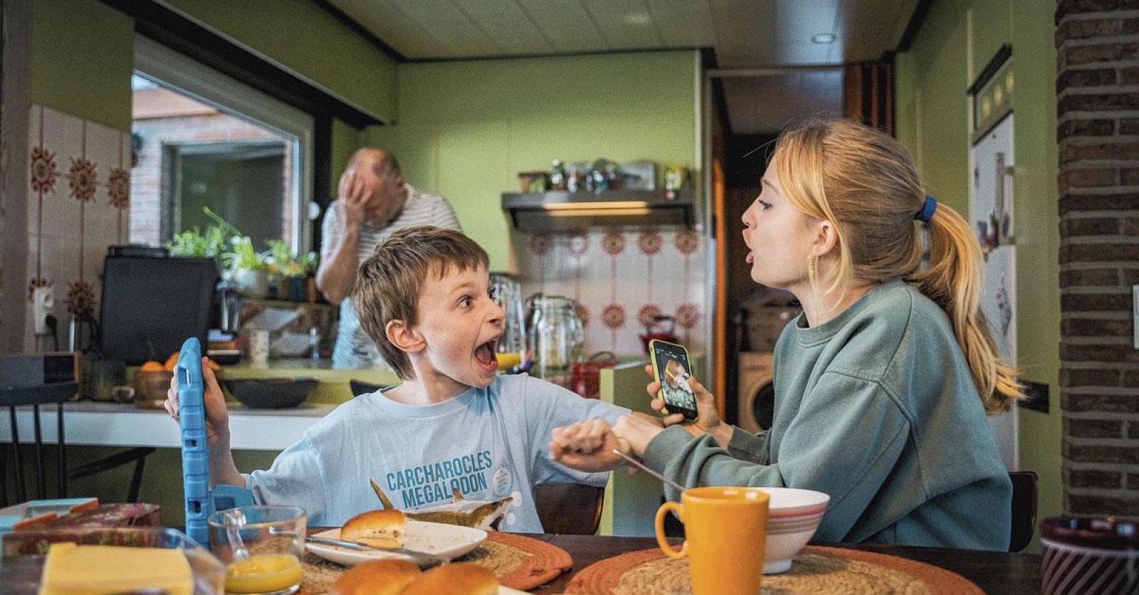 In 'Boomer' speelt Jan Van Looveren dat niemand hem nog ziet staan ...