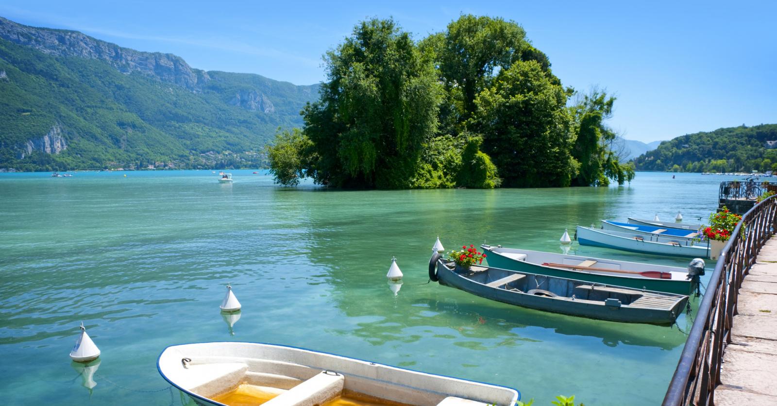 Ce lac français à l'eau turquoise est le plus recherché sur Internet