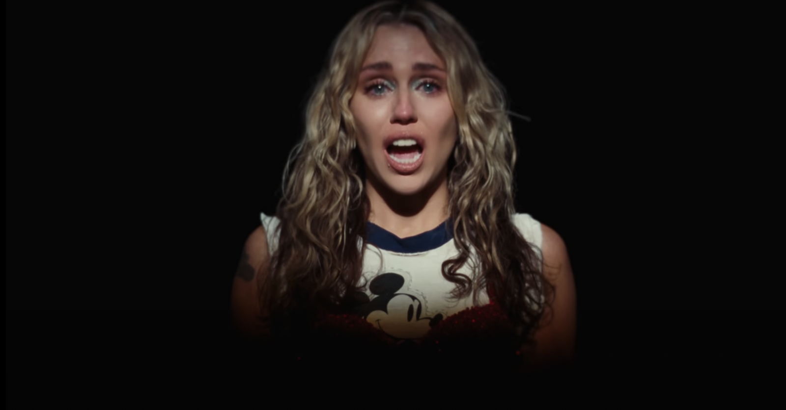 A VOIR: le nouveau clip émouvant de Miley Cyrus