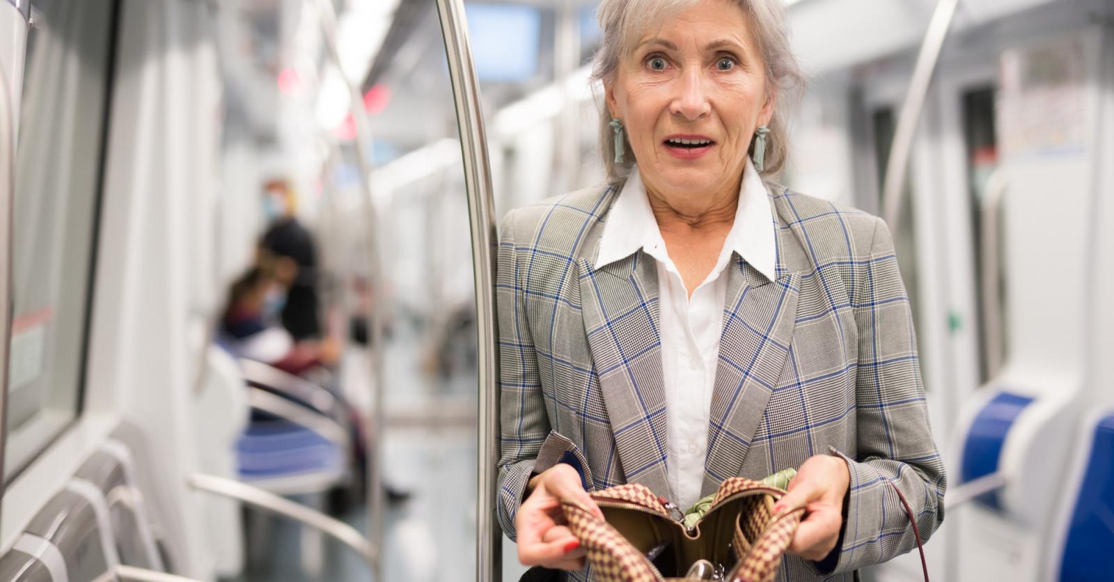 Card Stop heeft nieuw nummer: 078 170 170 - Plus Magazine