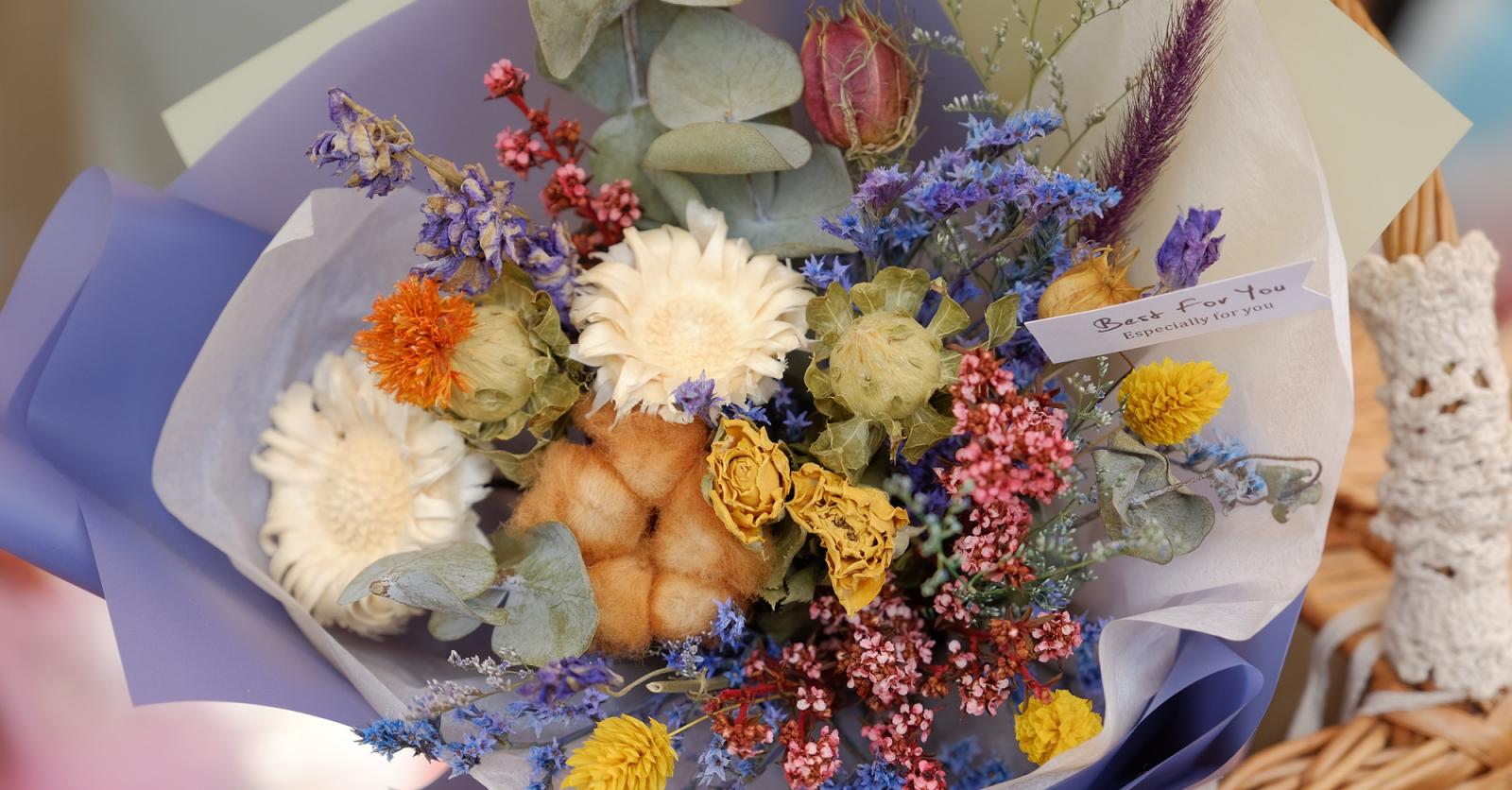 Comment faire sécher des fleurs pour créer un beau bouquet - Plus Magazine