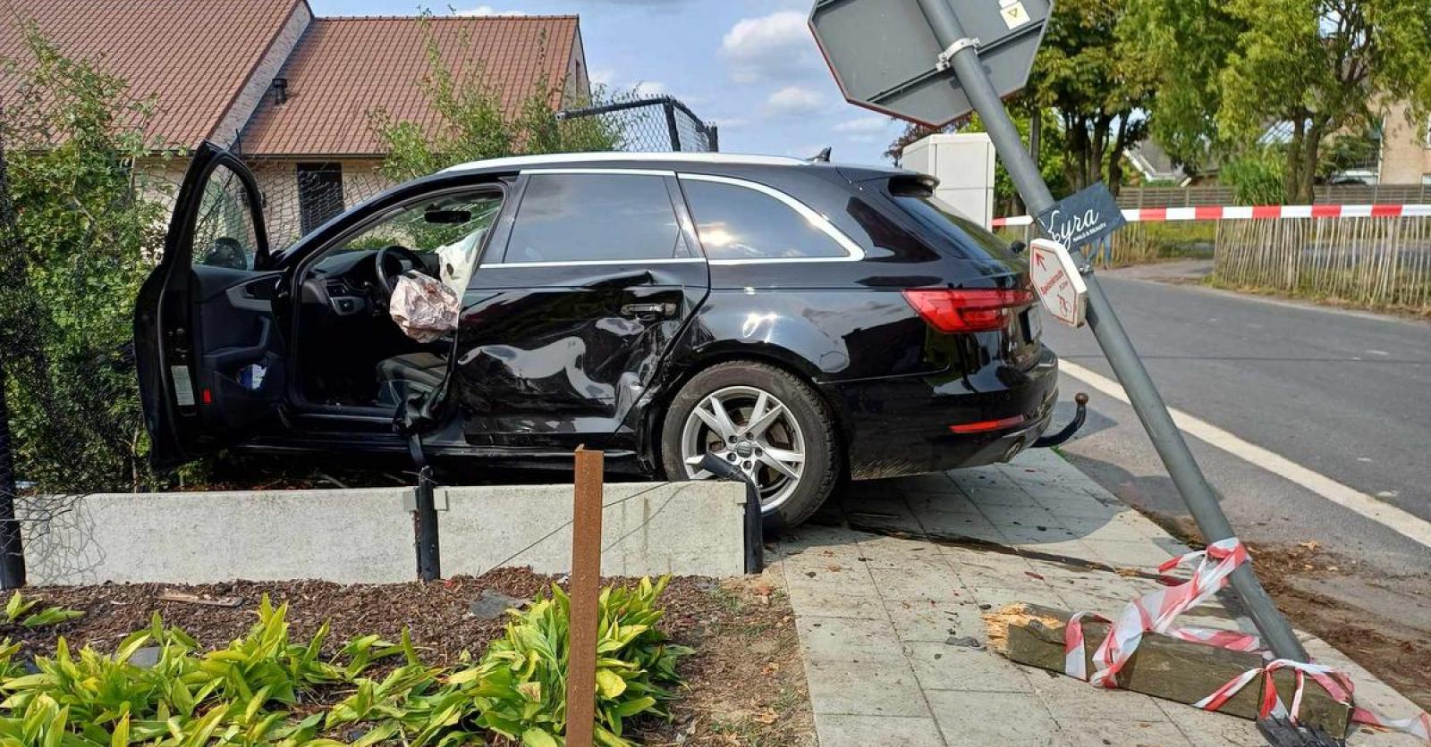 Brandweer moet man uit wagen bevrijden na ongeval - KW.be