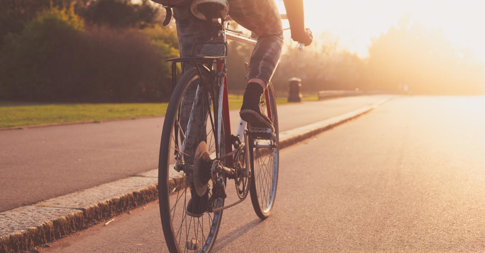 5 précautions à prendre quand on roule à vélo par forte chaleur - Plus ...