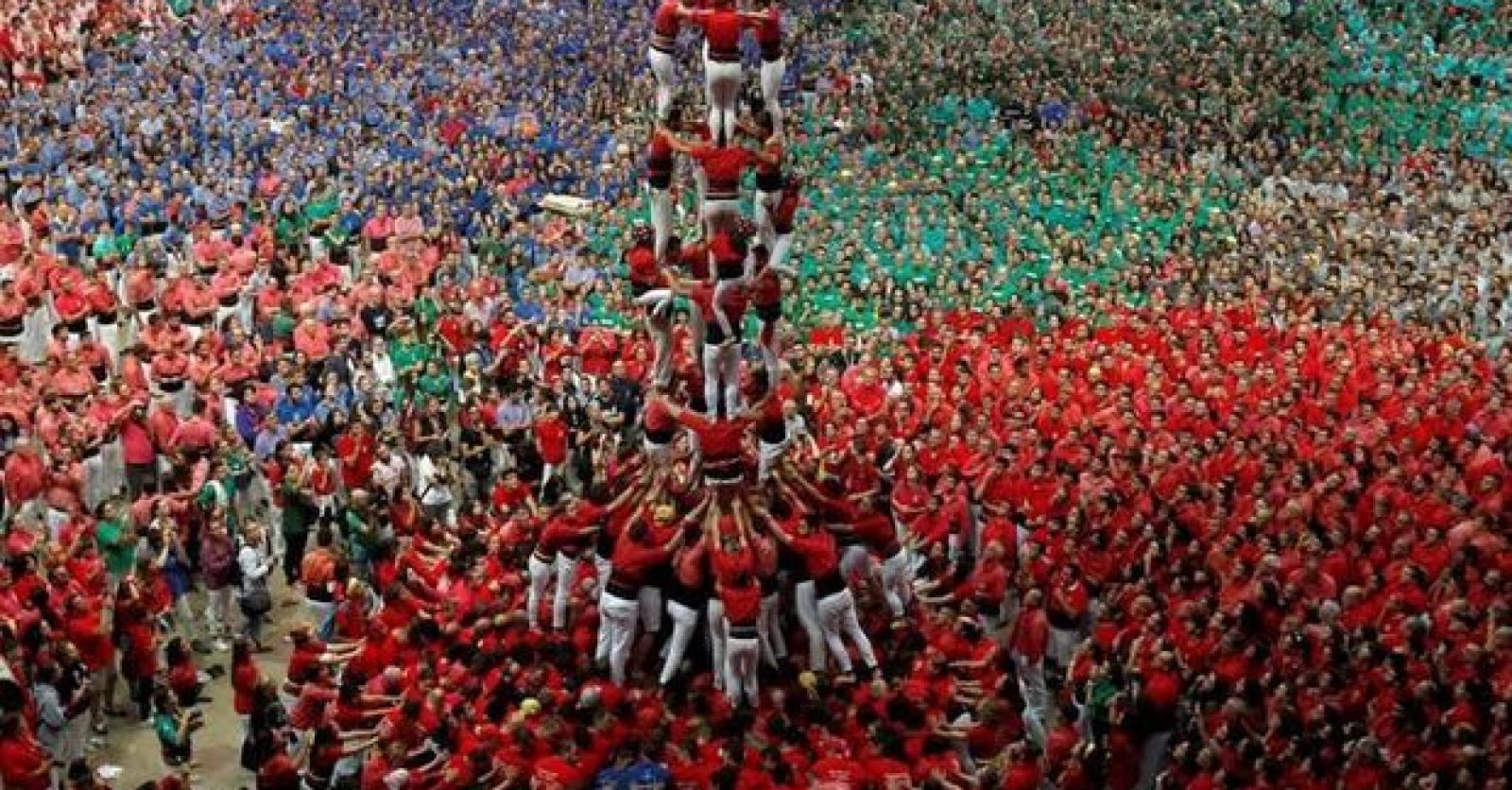 Castells, pyramides humaines de Catalogne [en images] - Plus Magazine