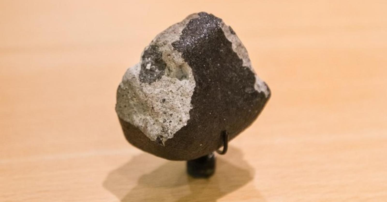 Zeldzame meteoriet van 4,5 miljard jaar oud te zien in het Museum voor ...