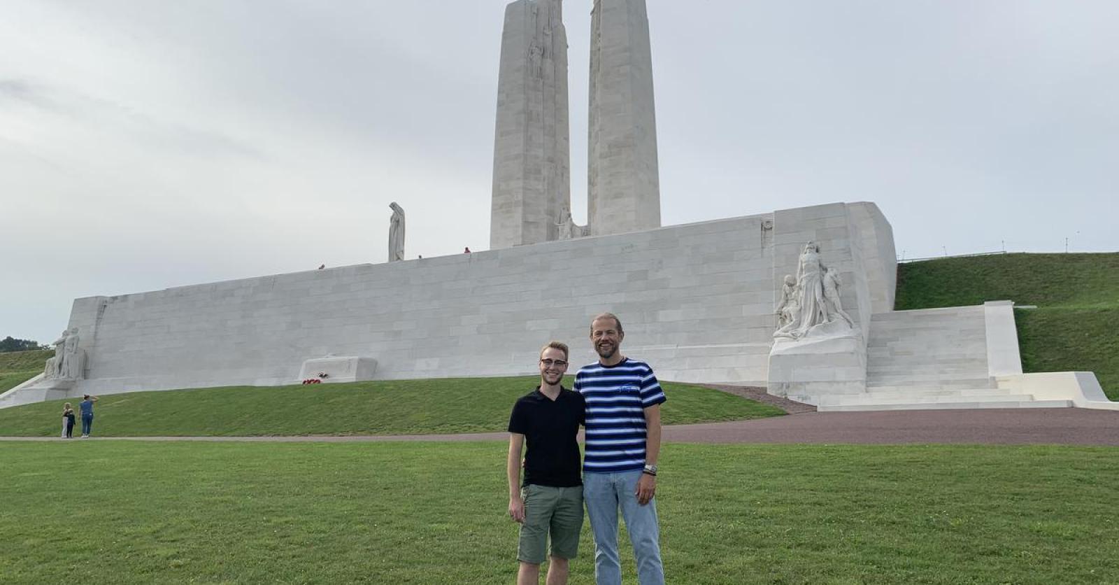 Youri en Corneel gaan Canadian National Vimy Memorial nabouwen in LEGO ...