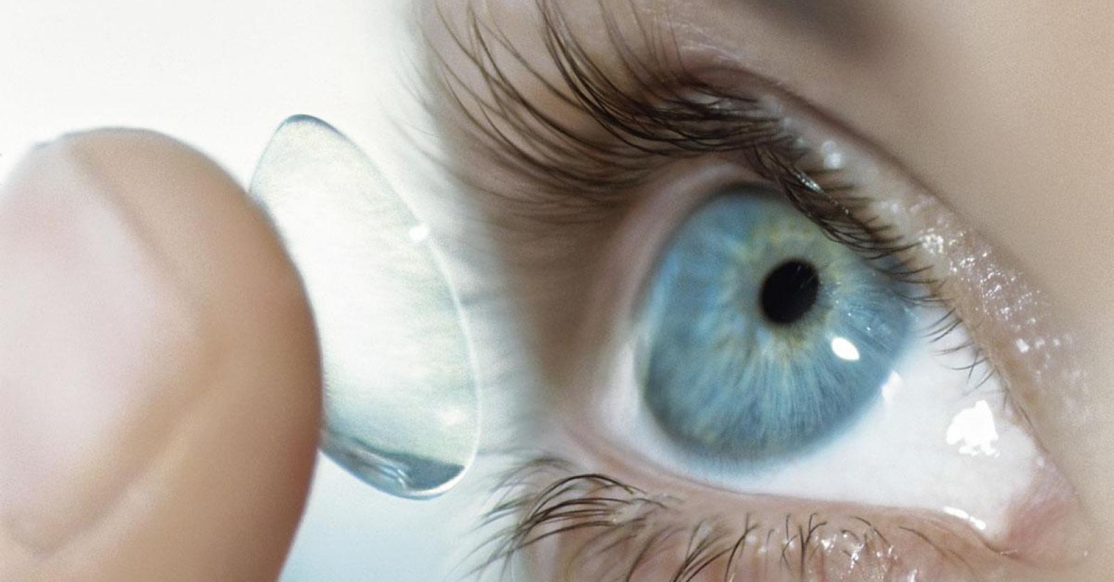 Pourquoi les lentilles de contact nous gênent souvent