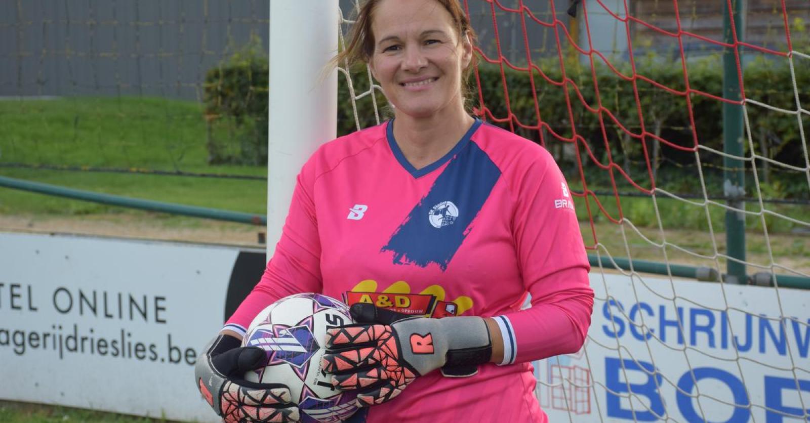Leen Scheldeman (49) speelt bij dames SK Staden C: “Spelen met ...
