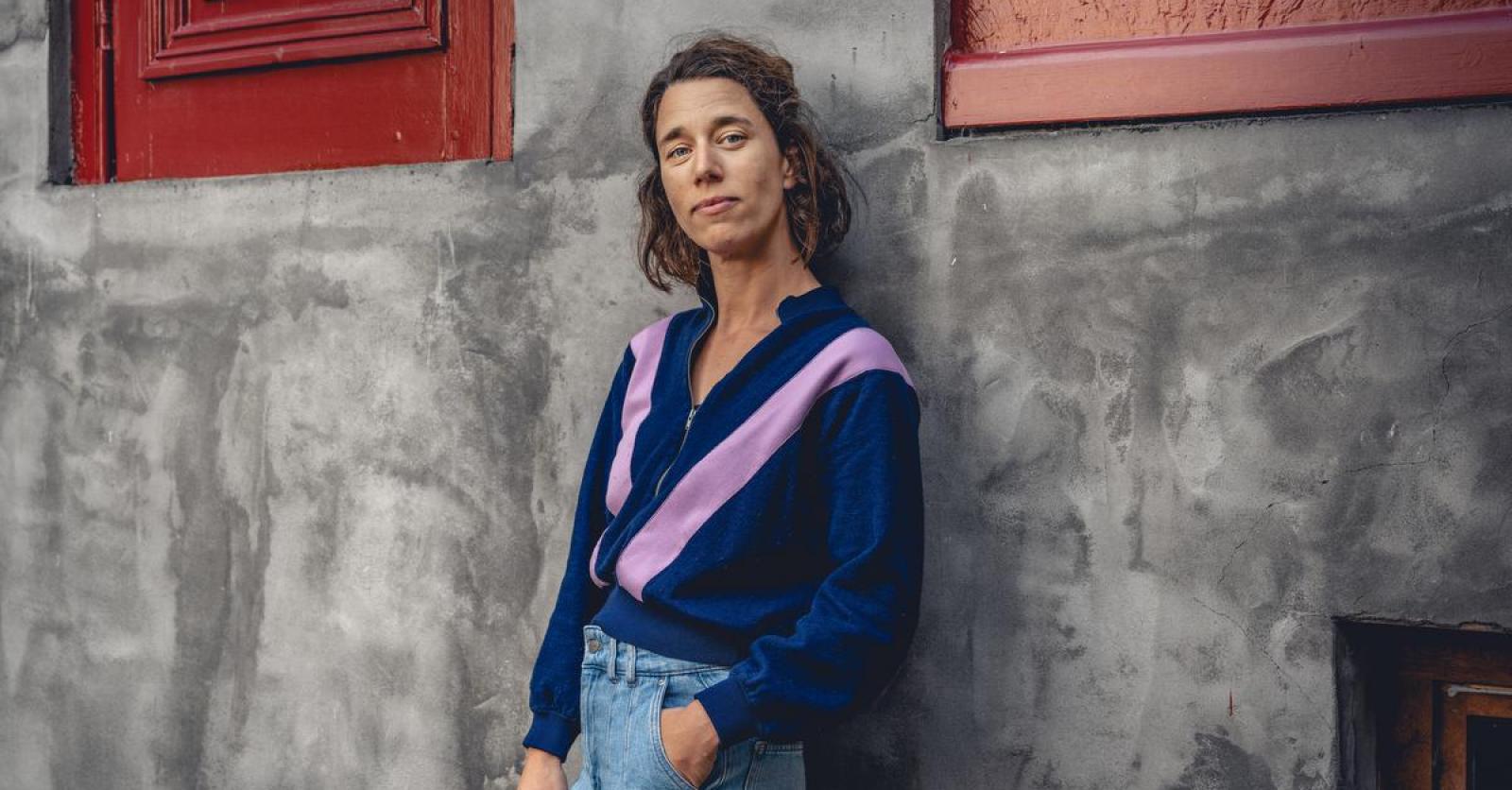 Julie Delrue (34) maakt theaterstuk over haar ‘kraambedpsychose’: “Ik ...