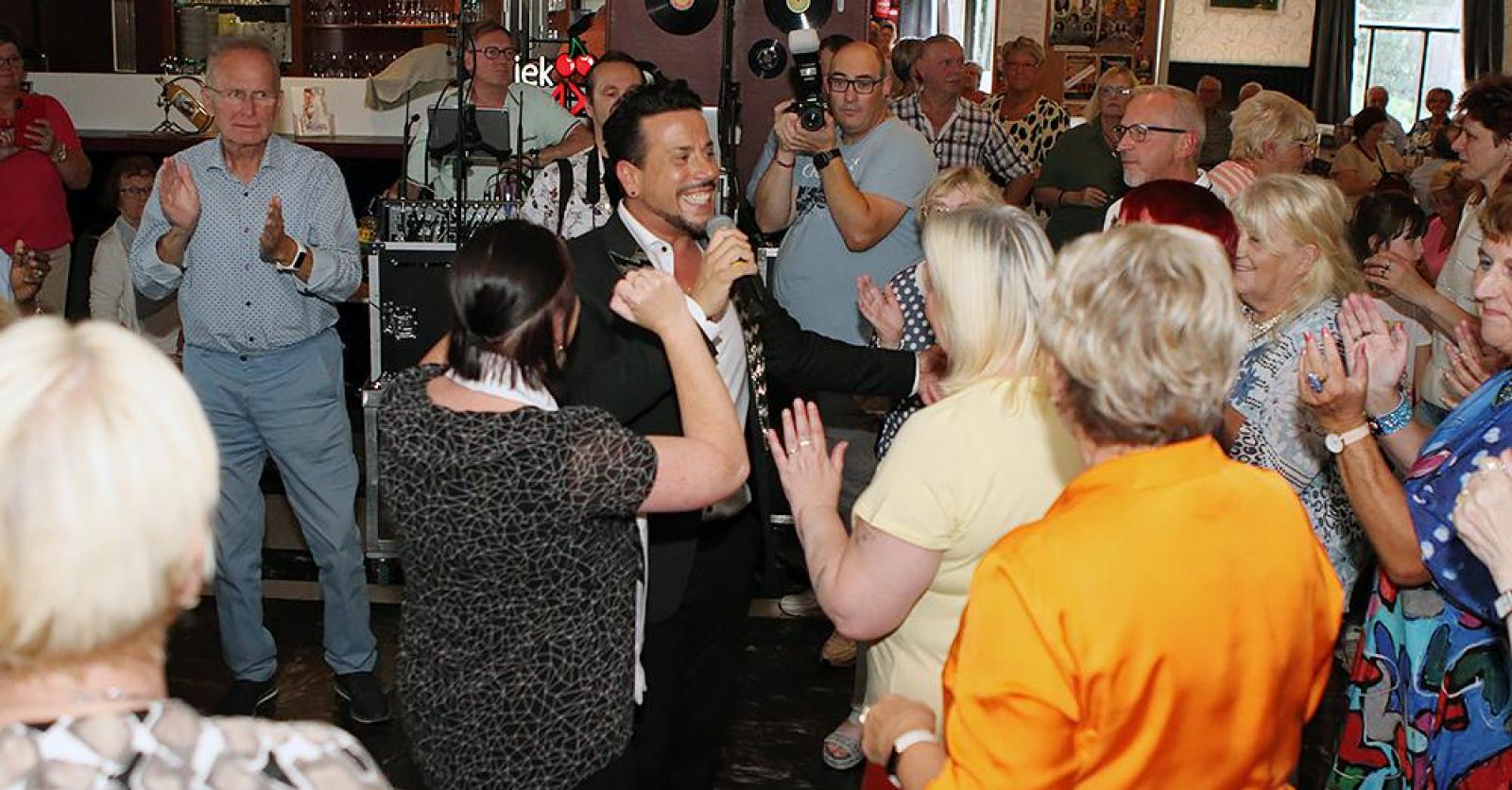 IN BEELD – ‘Feest mee in het Muziekcafé’ Den Toerist in Meulebeke met ...