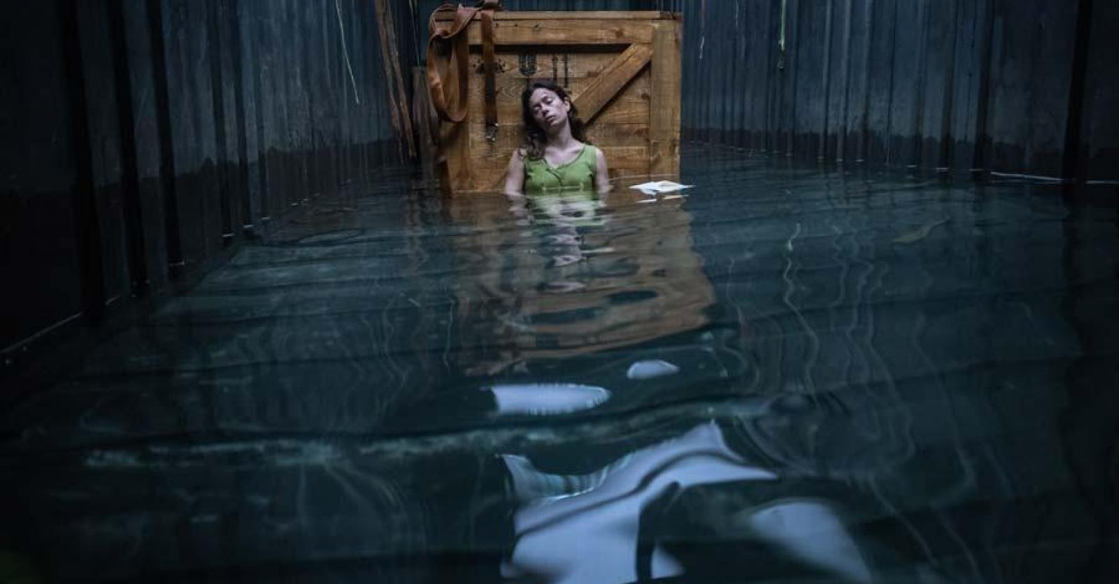 ON A VU: "Nowhere" le film Netflix sur la survie d'une femme enceinte ...