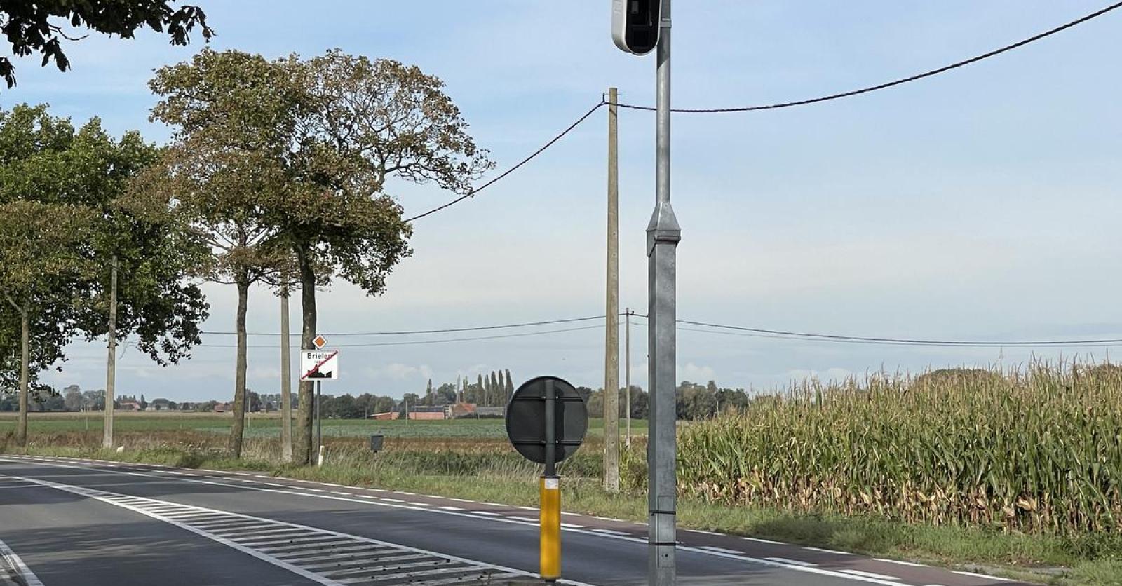 Na tal van acties moeten nieuwe flitspalen N8 het dorp Brielen veiliger ...