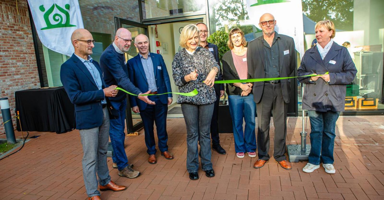 Vlaams minister Crevits opende nieuwe gebouwen van Itinera in Beernem - KW.be