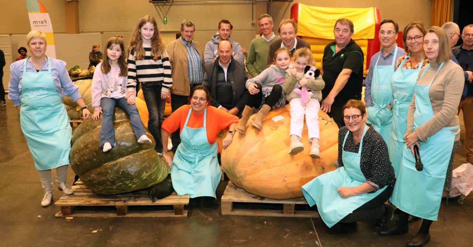Patrick wint pompoenwedstrijd in Sint-Denijs met pompoen van 326 kg - KW.be