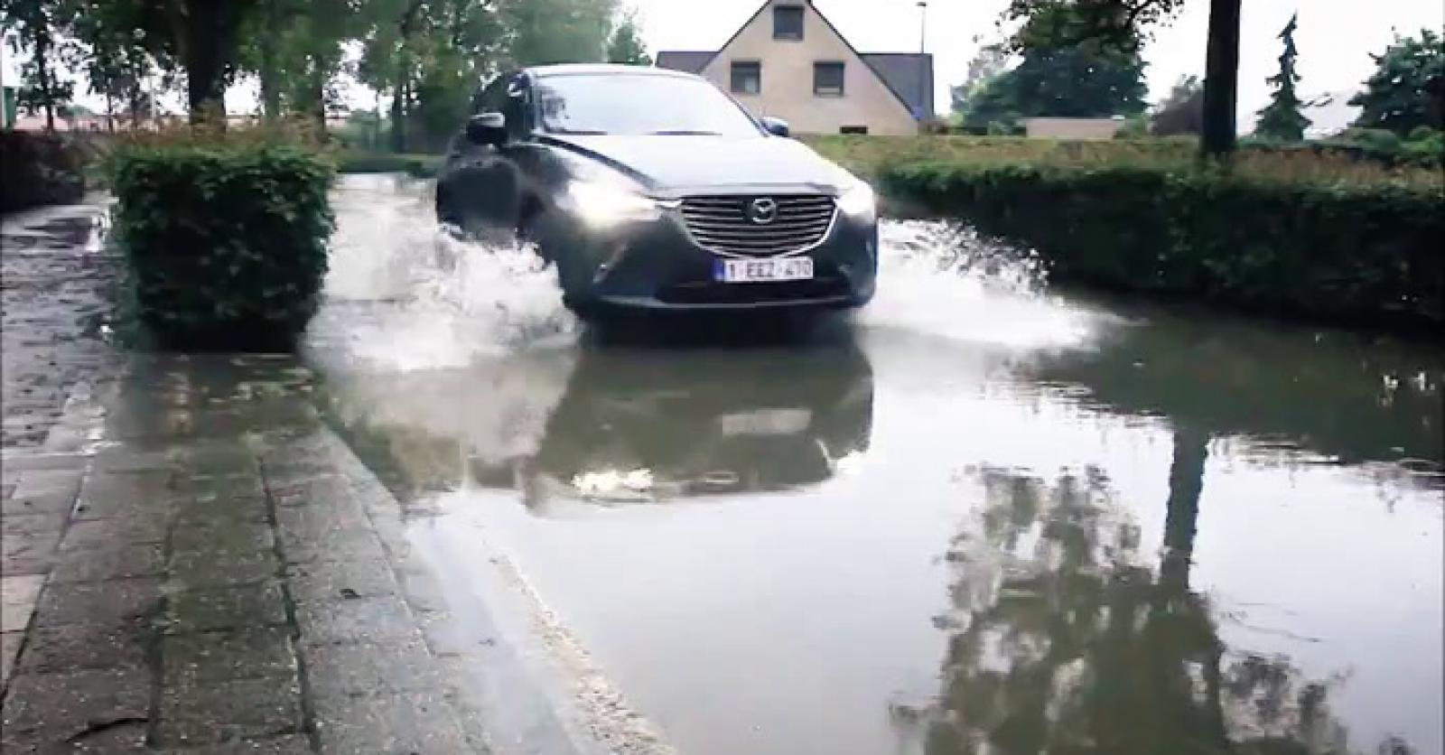 Z-Water: Waterdoorlatende asfalt helpt regenwater te bufferen 07/11/23 ...