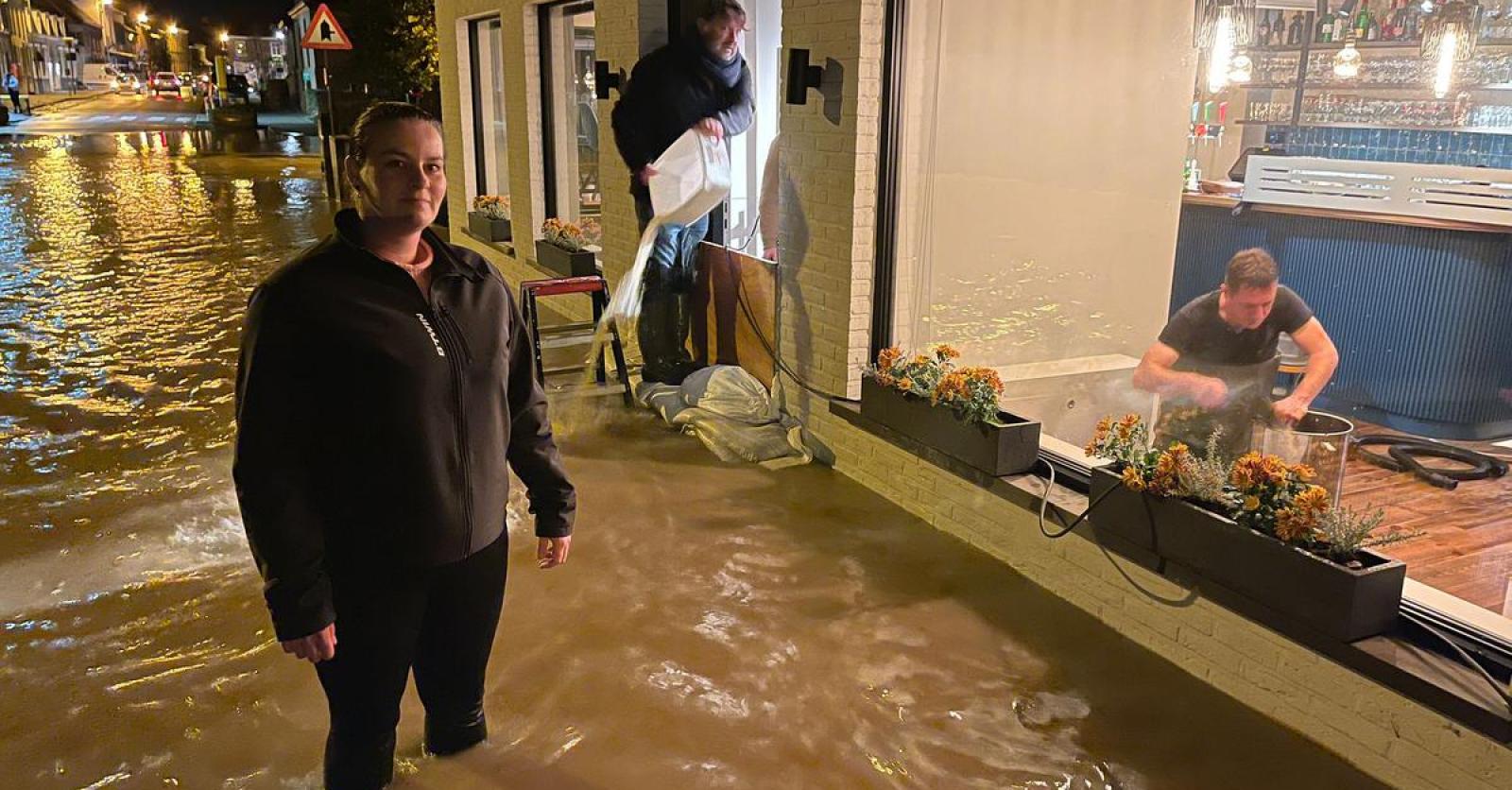 Week na eerste overstroming staat dorpskern en school van Watou weer ...