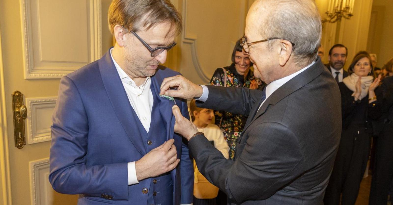 Moorselenaar Bart Van Loo benoemd tot Chevalier des Arts et des Lettres - KW.be