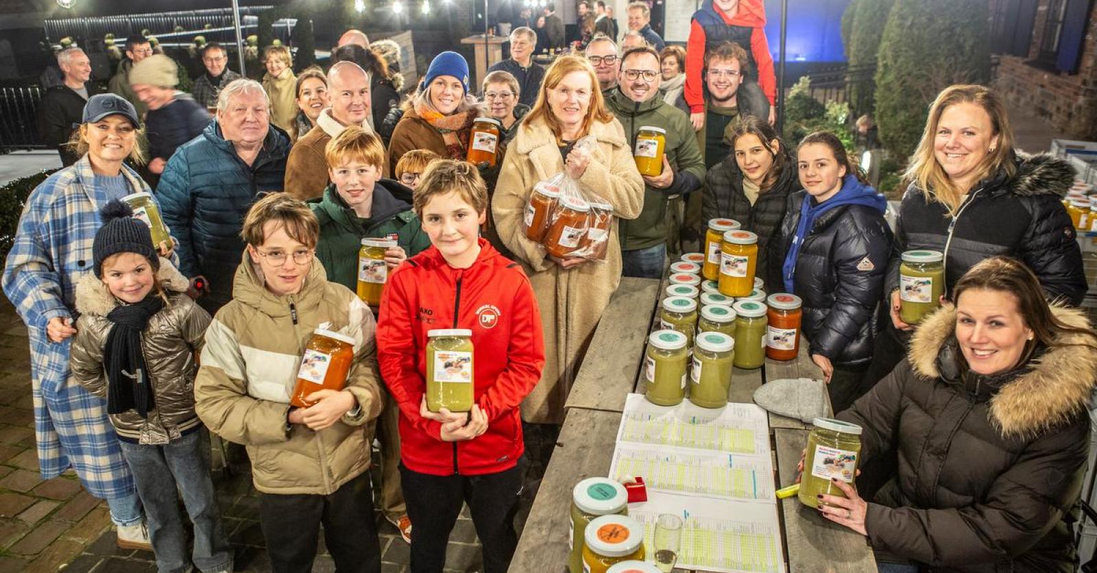 “Hij heeft genoten van zoveel liefde”: Maurice (12) verkoopt maar ...