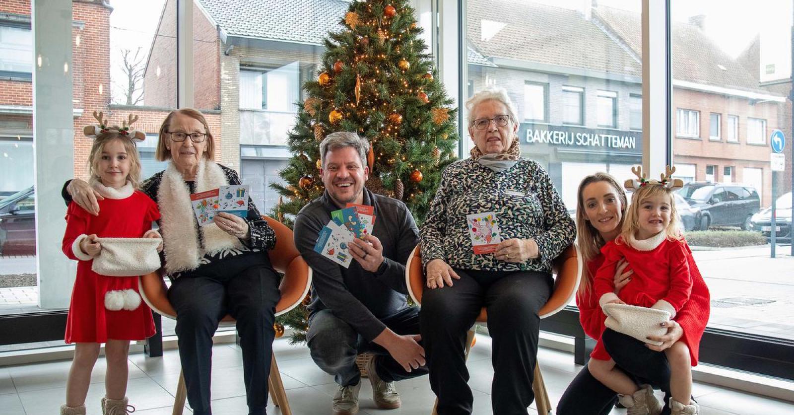 Kinderen versieren tweeduizend wenskaartjes voor 70-plussers in Wingene - KW.be