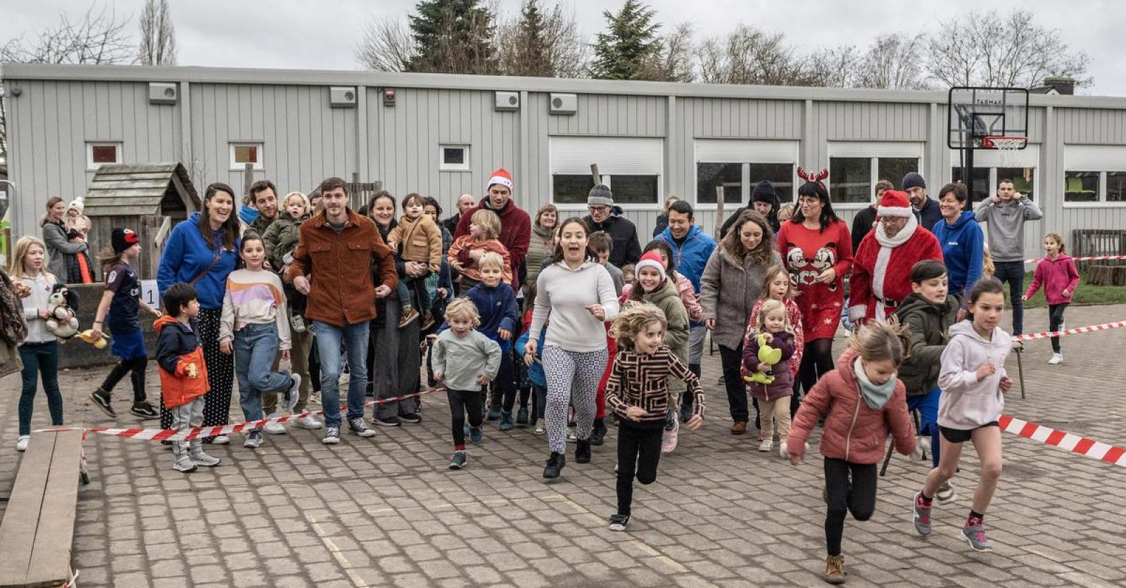 Leerlingen De Bonte Specht lopen ten voordele van het kinderkankerfonds ...