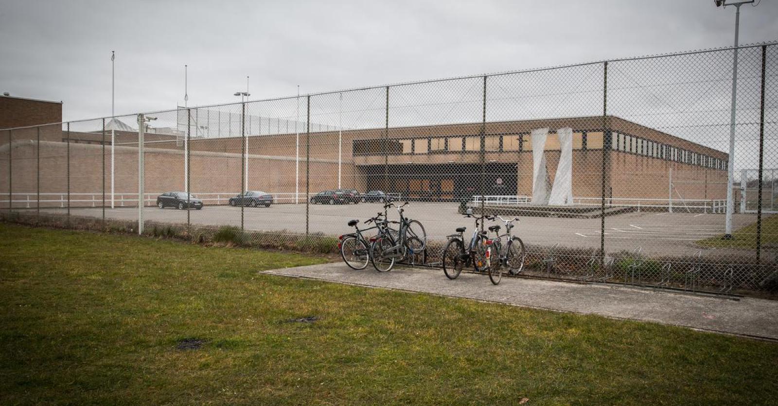 Gedetineerde bijt cipier in de arm in Brugse gevangenis: vijf maanden cel - KW.be