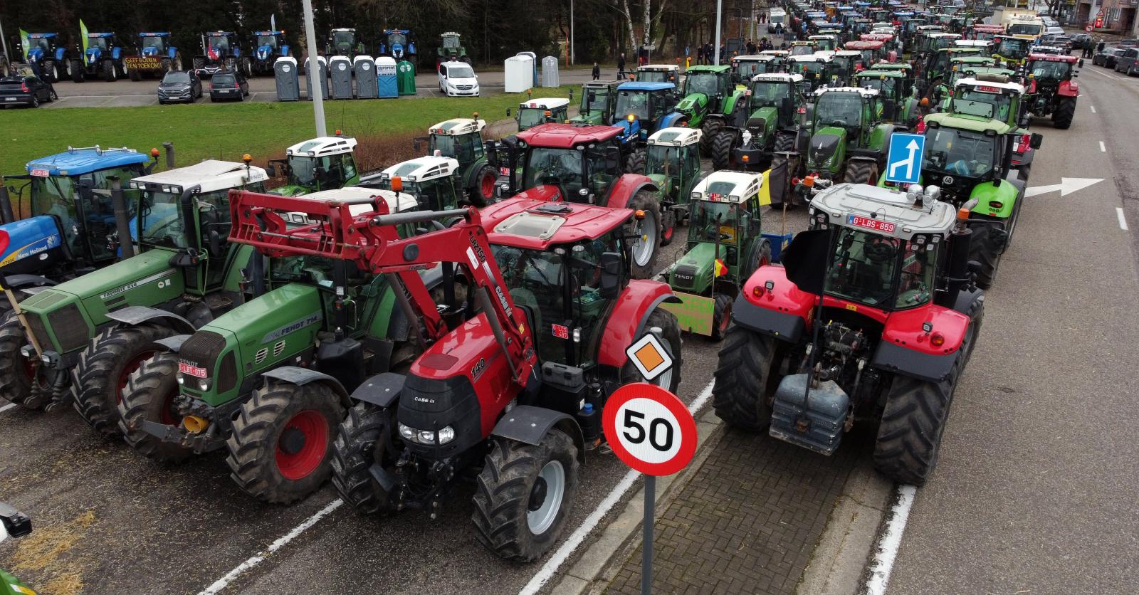 Colère des agriculteurs: des centaines de tracteurs en route vers le ...
