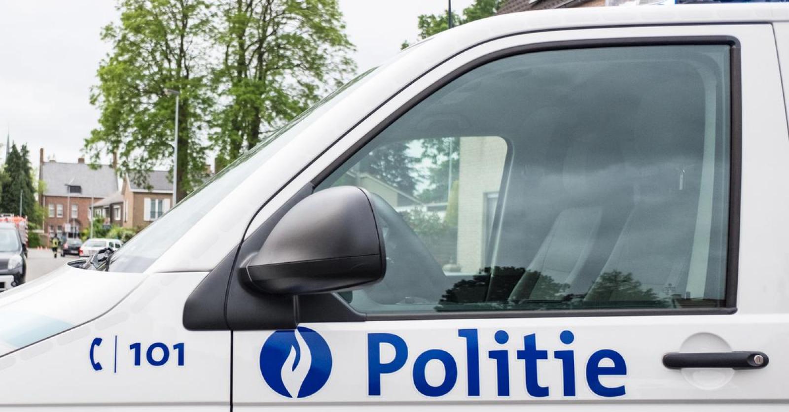 Bootje met 24 transmigranten dobbert twee dagen stuurloos rond voor ...