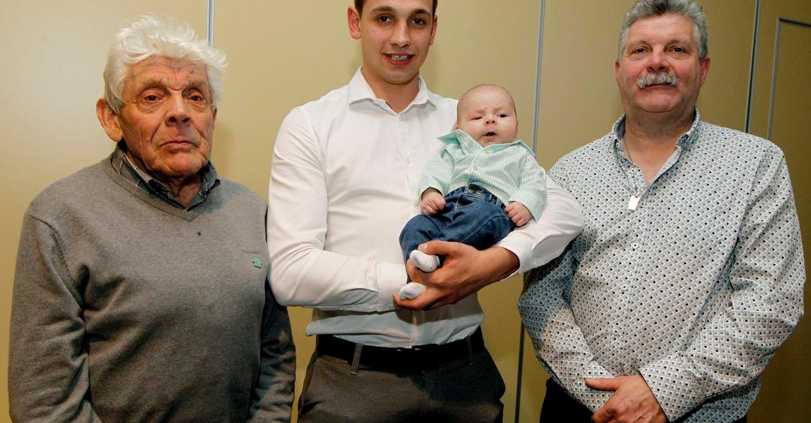 Vier generaties op een rij in Koekelare: van Daniel tot Otis - KW.be