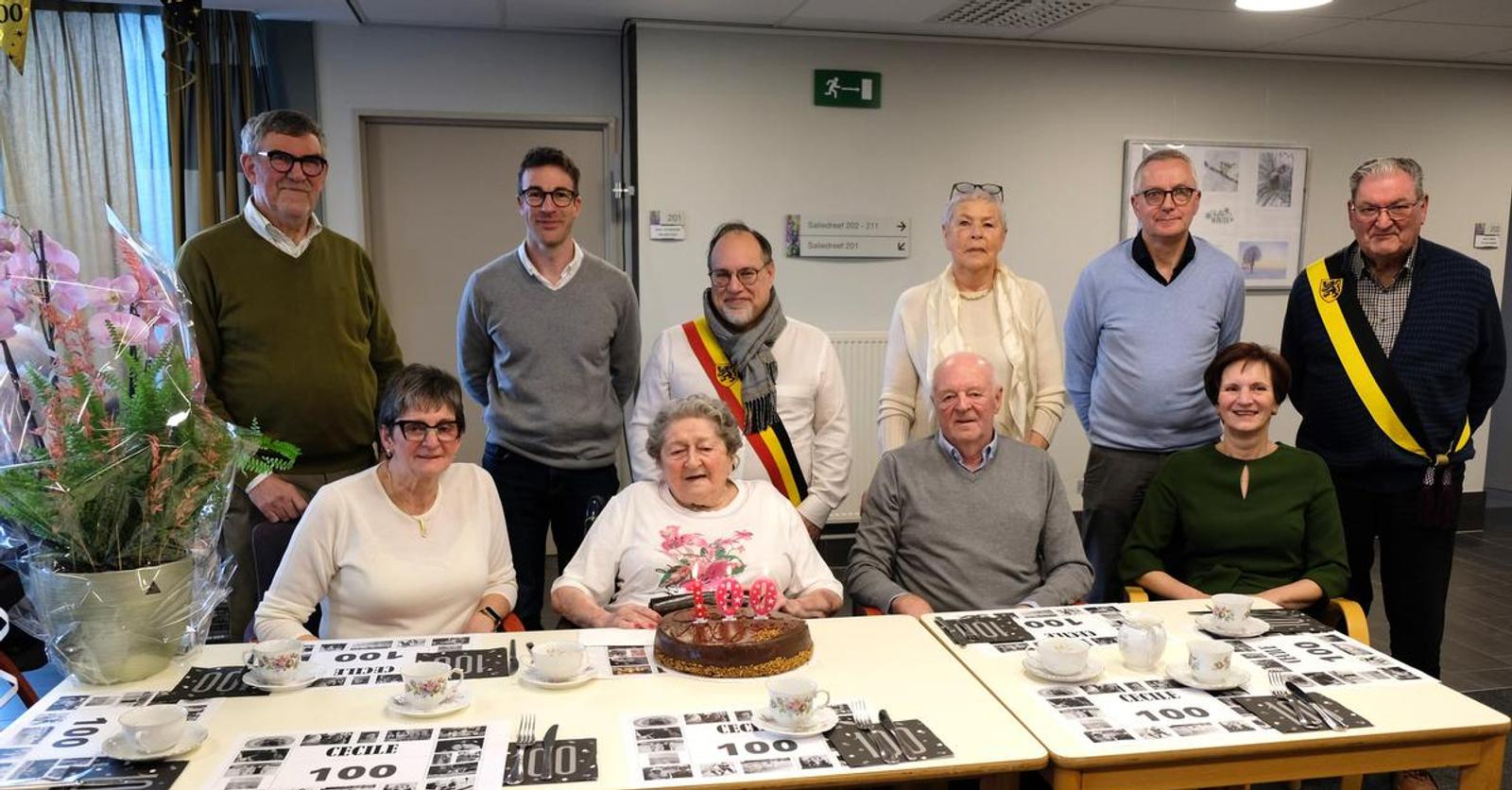 100 kaarsjes voor Cecile De Mesel in WZC Sint-Anna in Bulskamp - KW.be