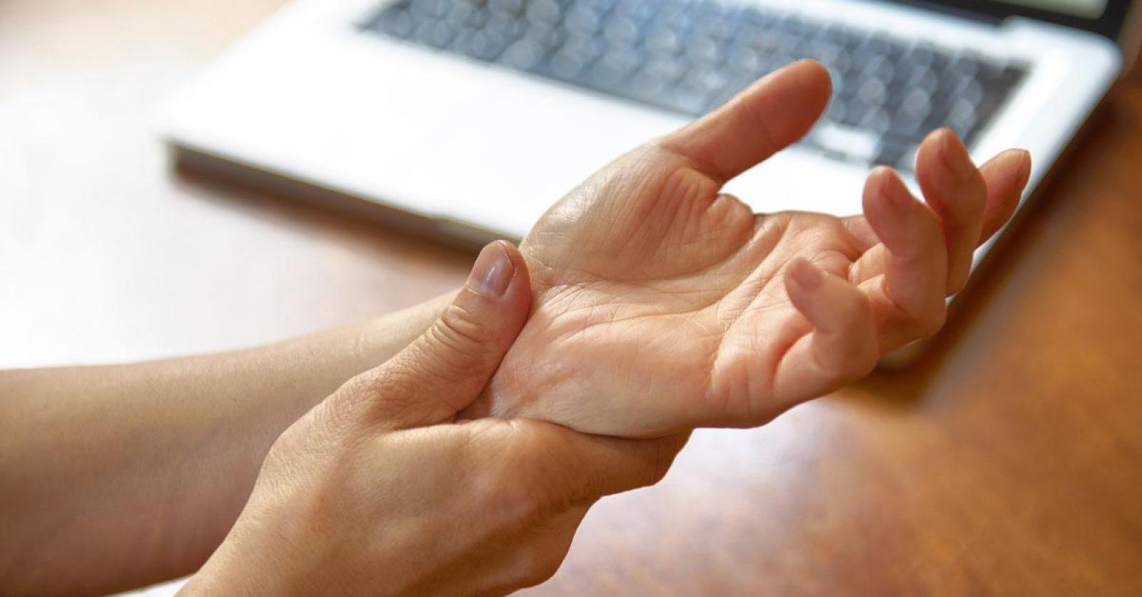 Hoe raak ik van mijn springvinger verlost? - Plus Magazine