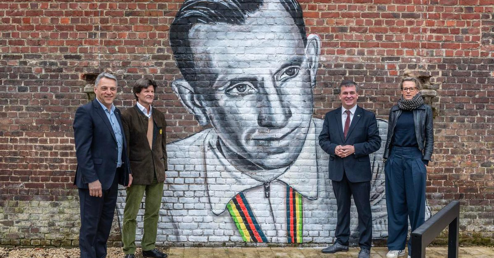 Briek Schotte prijkt twintig jaar na overlijden op Koppenmuur in ...